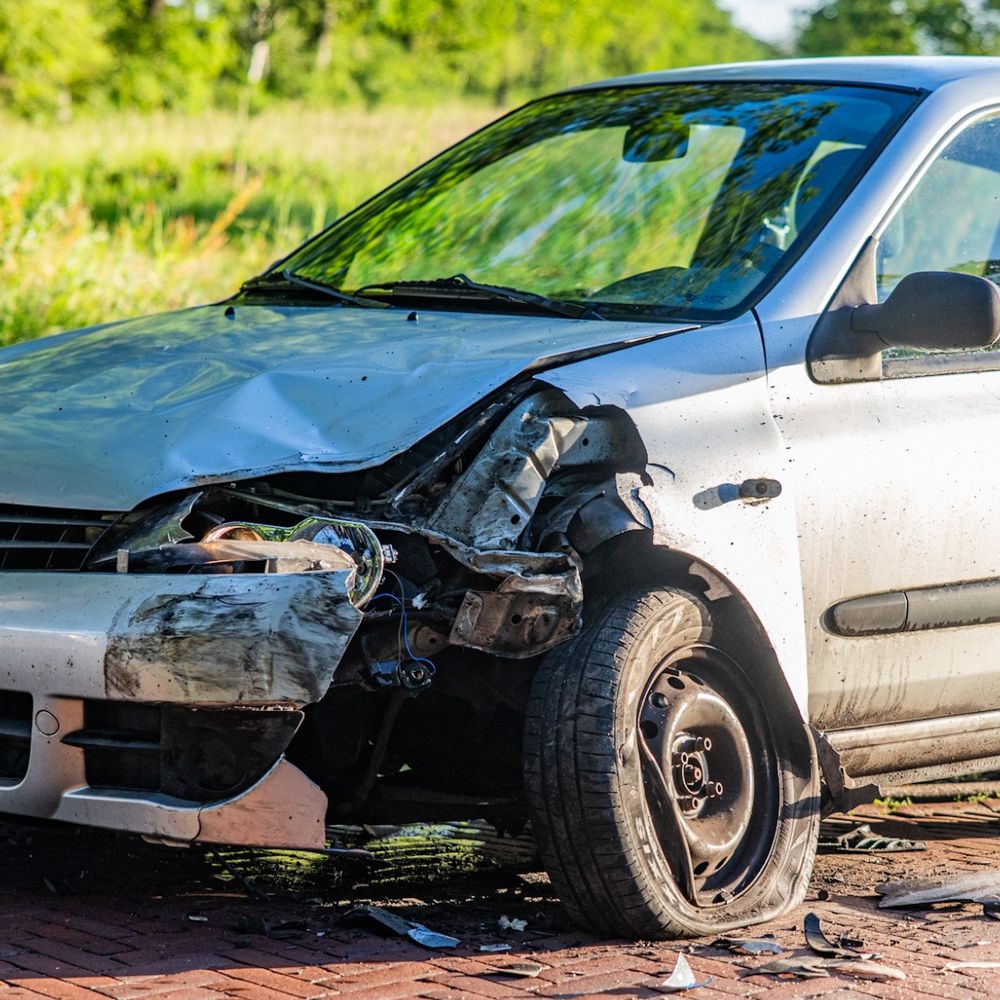 Twa auto's botse op de Foarwei by Kollumersweach - Omrop Fryslân