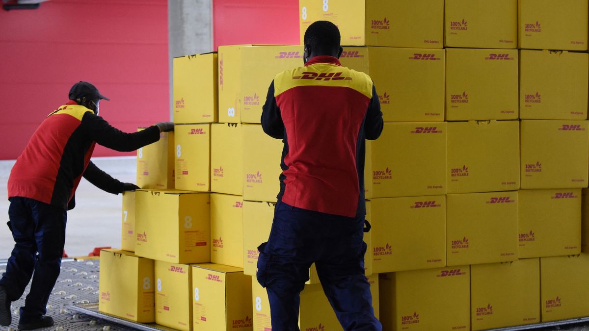 Werknemers DHL Express staken in Noord-Nederland - RTV Noord