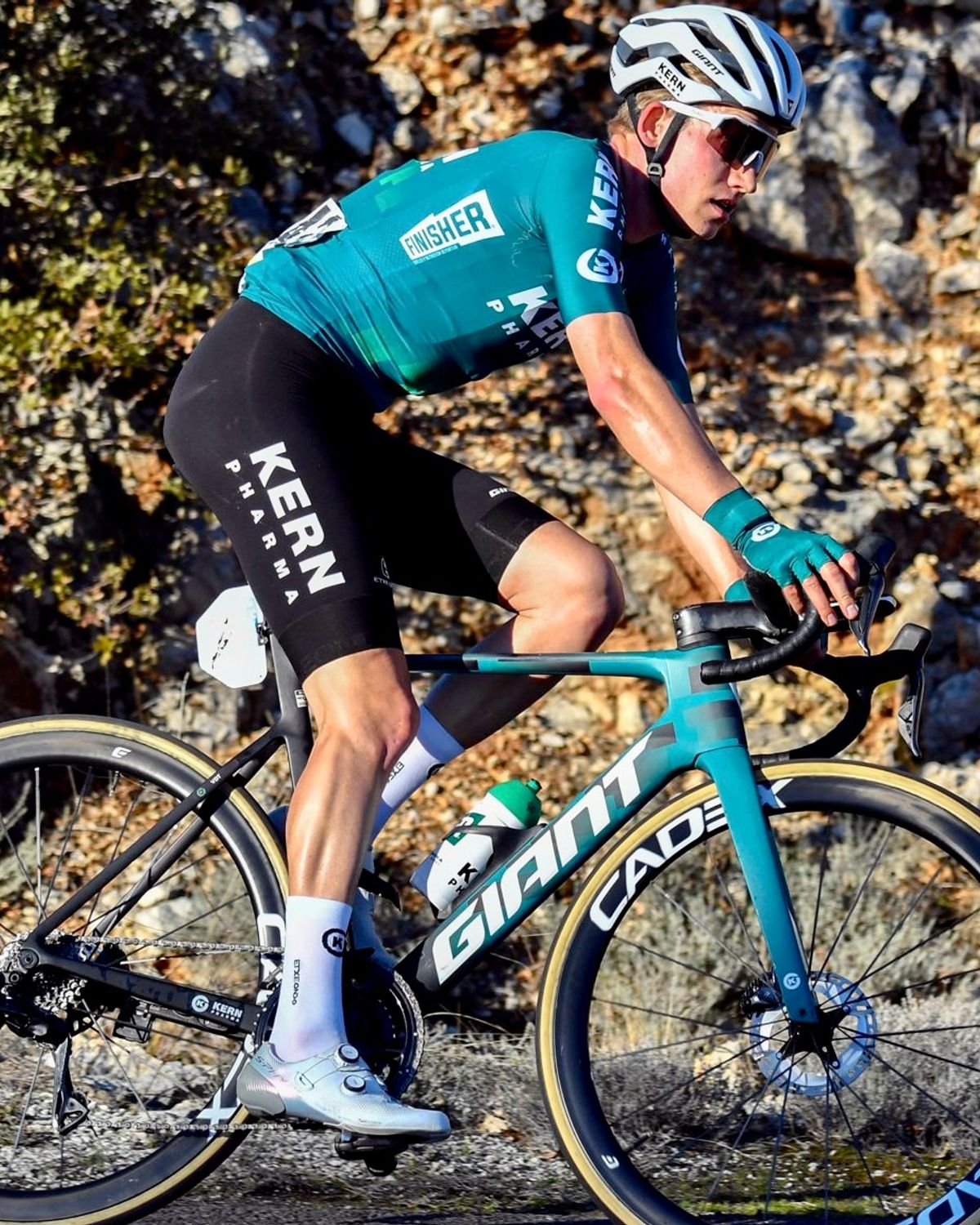 Danny van der Tuuk uit Assen fietst verder onder Poolse licentie - RTV ...
