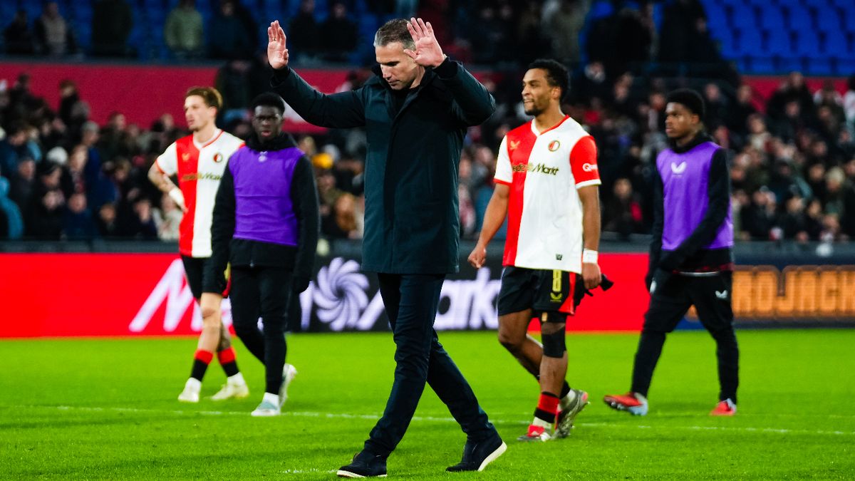 Hoe moet Van Persie verder bij Feyenoord? ‘Hij heeft er nog maar weinig ...