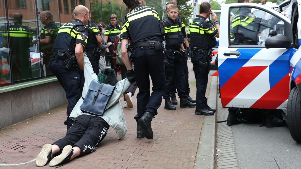 Extinction Rebellion vindt overlast blokkeren A12 'vervelend', maar wil het wel dagelijks gaan ...