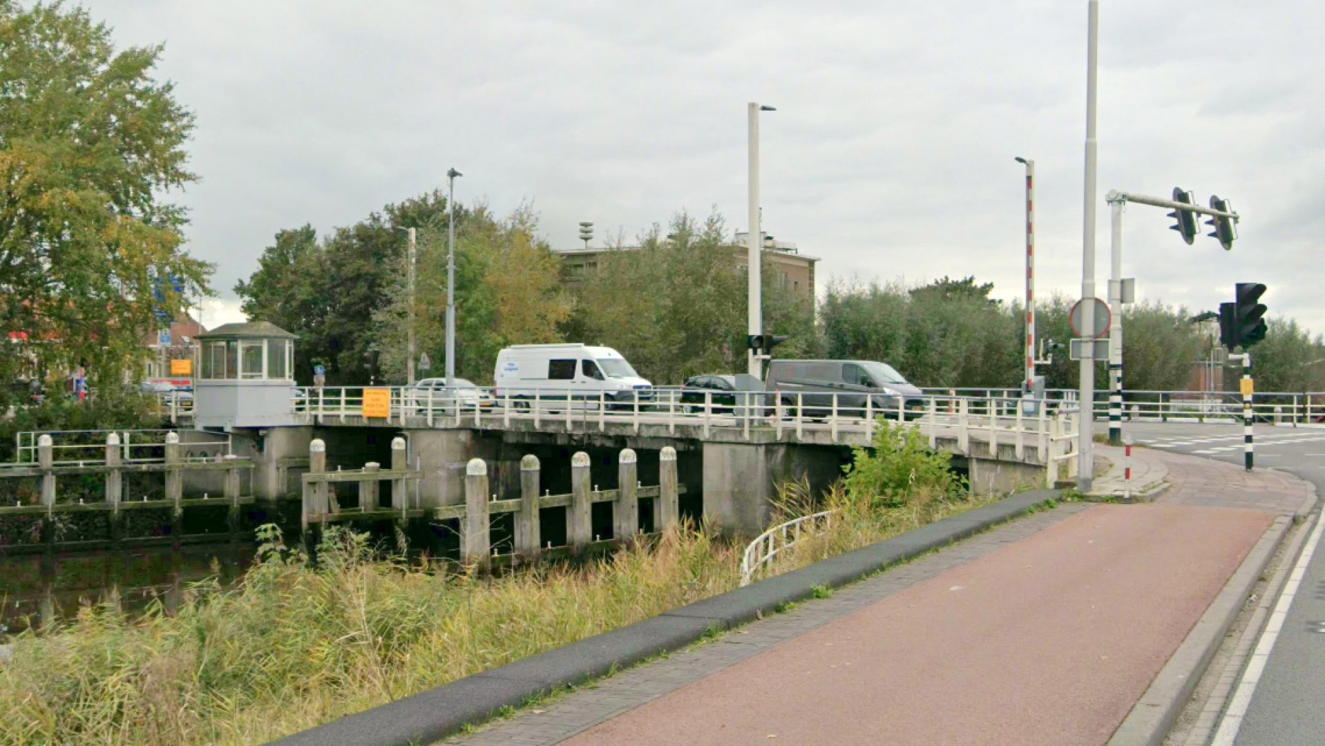Brug gaat half jaar dicht, politici in buurgemeente niet blij - Omroep West