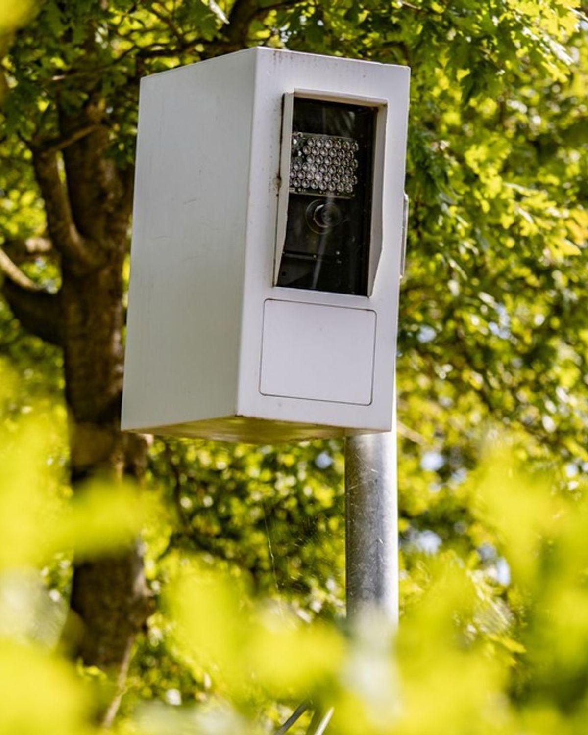 Drie nieuwe flitspalen in Enschede: vanaf donderdag gaan ze aan - Oost