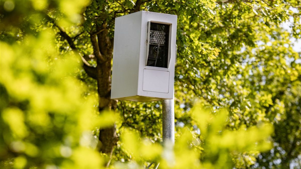Drie nieuwe flitspalen in Enschede: vanaf donderdag gaan ze aan - Oost