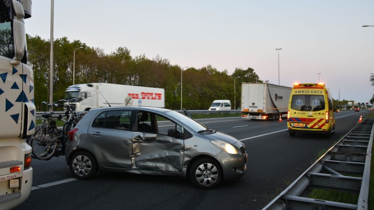 Vrachtwagen en auto botsen bij knooppunt Lankhorst - RTV Drenthe