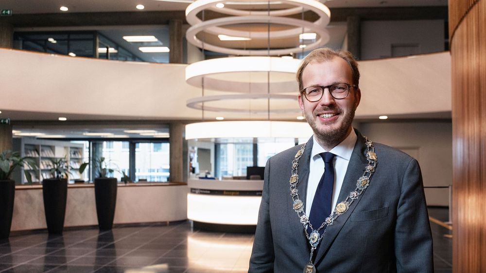 Doetinchemse burgemeester wint prestigieuze prijs - Omroep Gelderland