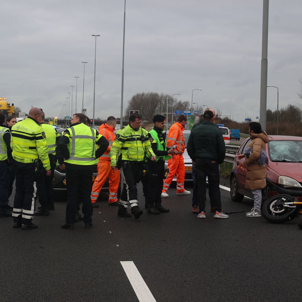 Snelweg nog vóór spits vrijgegeven na ongeluk met motorrijder - Rijnmond