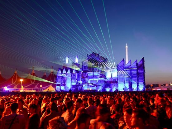 Bekijk de eerste dag van Zwarte Cross • Armin van Buuren sluit af - Omroep Gelderland