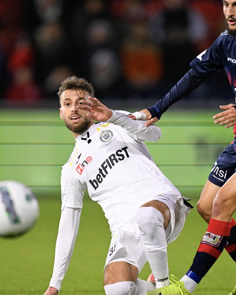 Nieuwe linksback voor Hoek; Belg scoorde ooit in Conference League ...