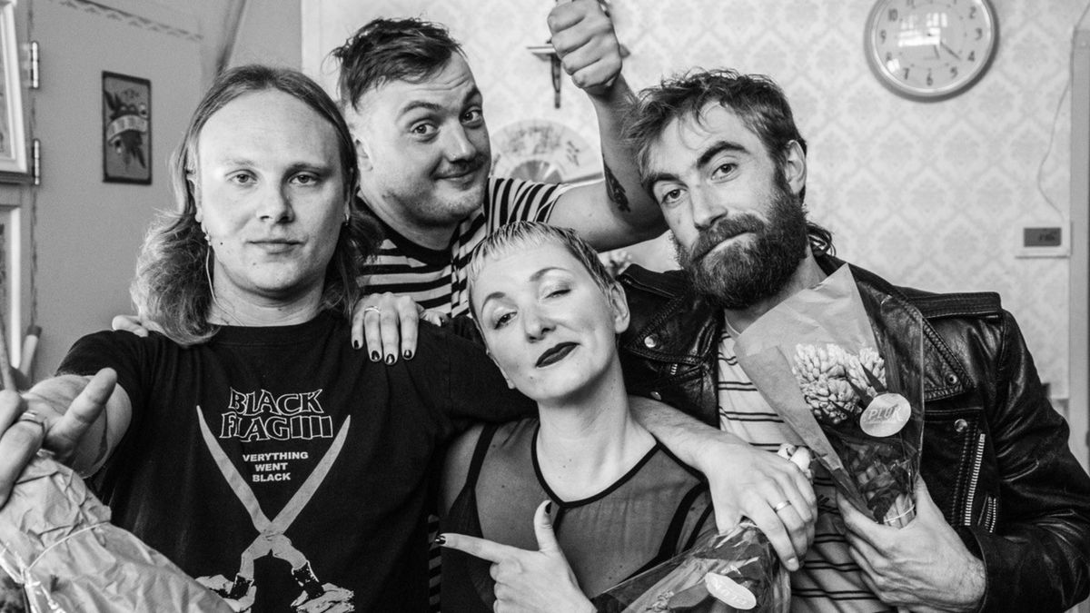 In 'Zonder pedofielen geen popmuziek' zingt Elfie Tromp over de relatie ...