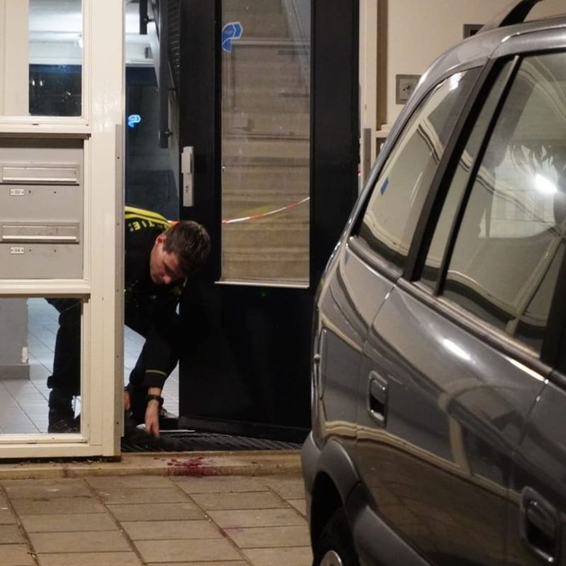 112-nieuws: Steekpartij in Dordrecht, man ernstig gewond | Politie arresteert mannen met ...
