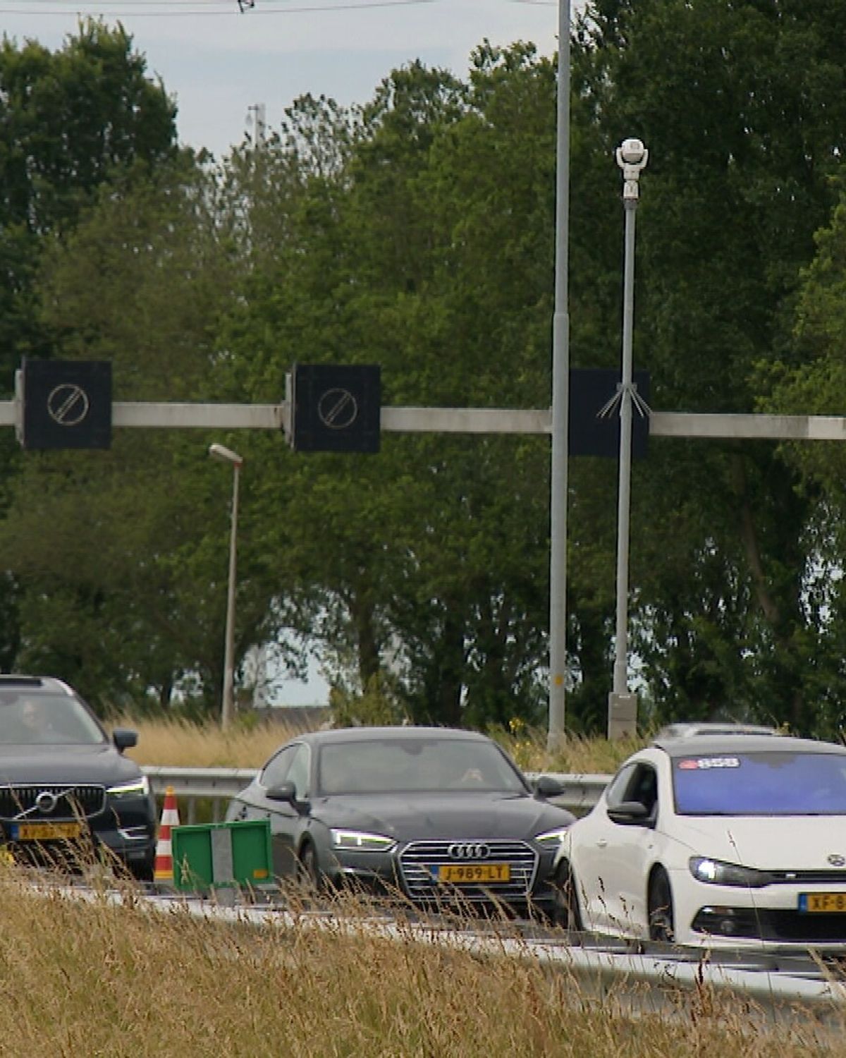 Nog altijd drukte rond Vlaketunnel: één rijstrook beschikbaar - Omroep ...