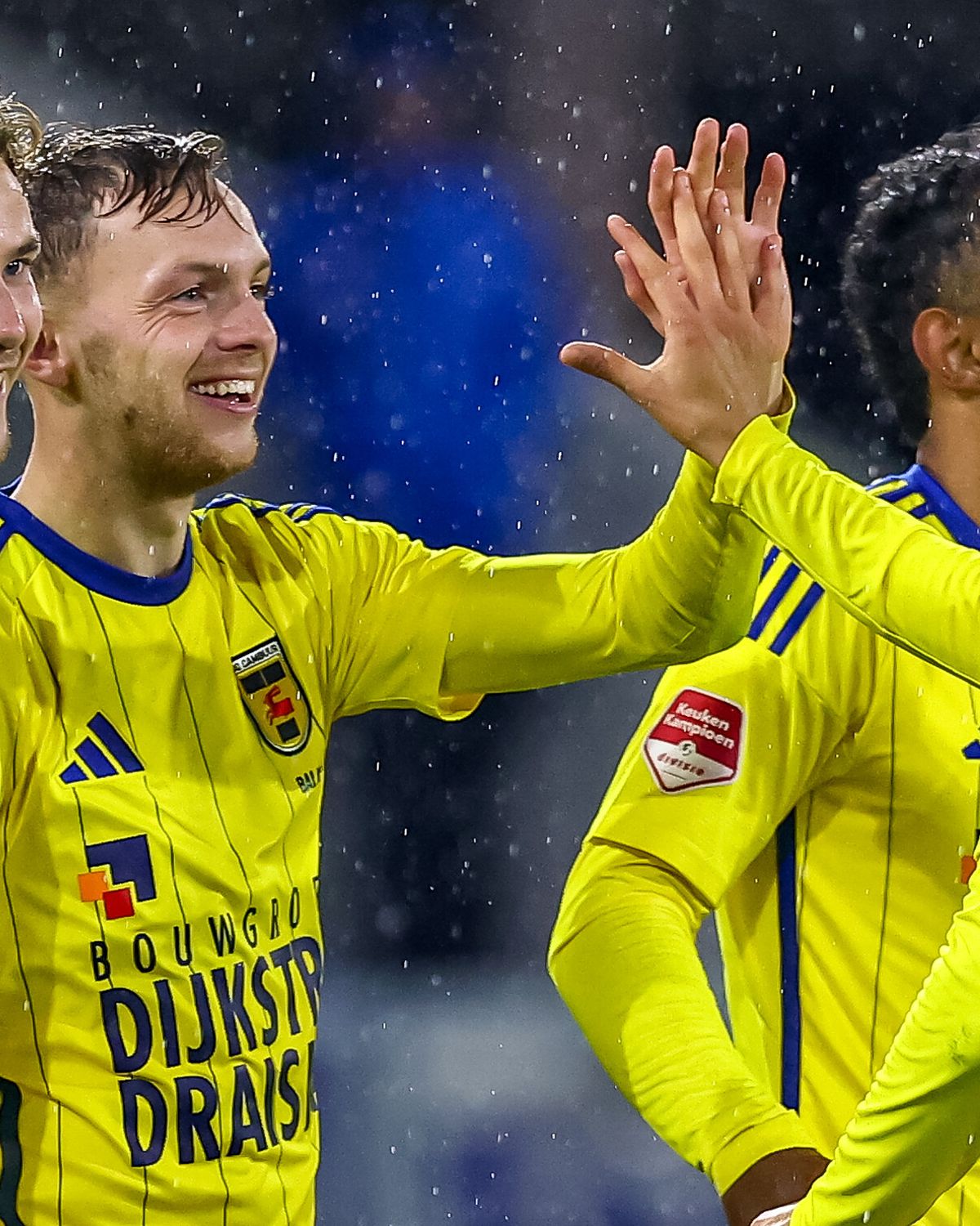 Cambuur wint mei 3-2 fan FC Emmen yn wedstriid mei prachtige goals - Omrop Fryslân