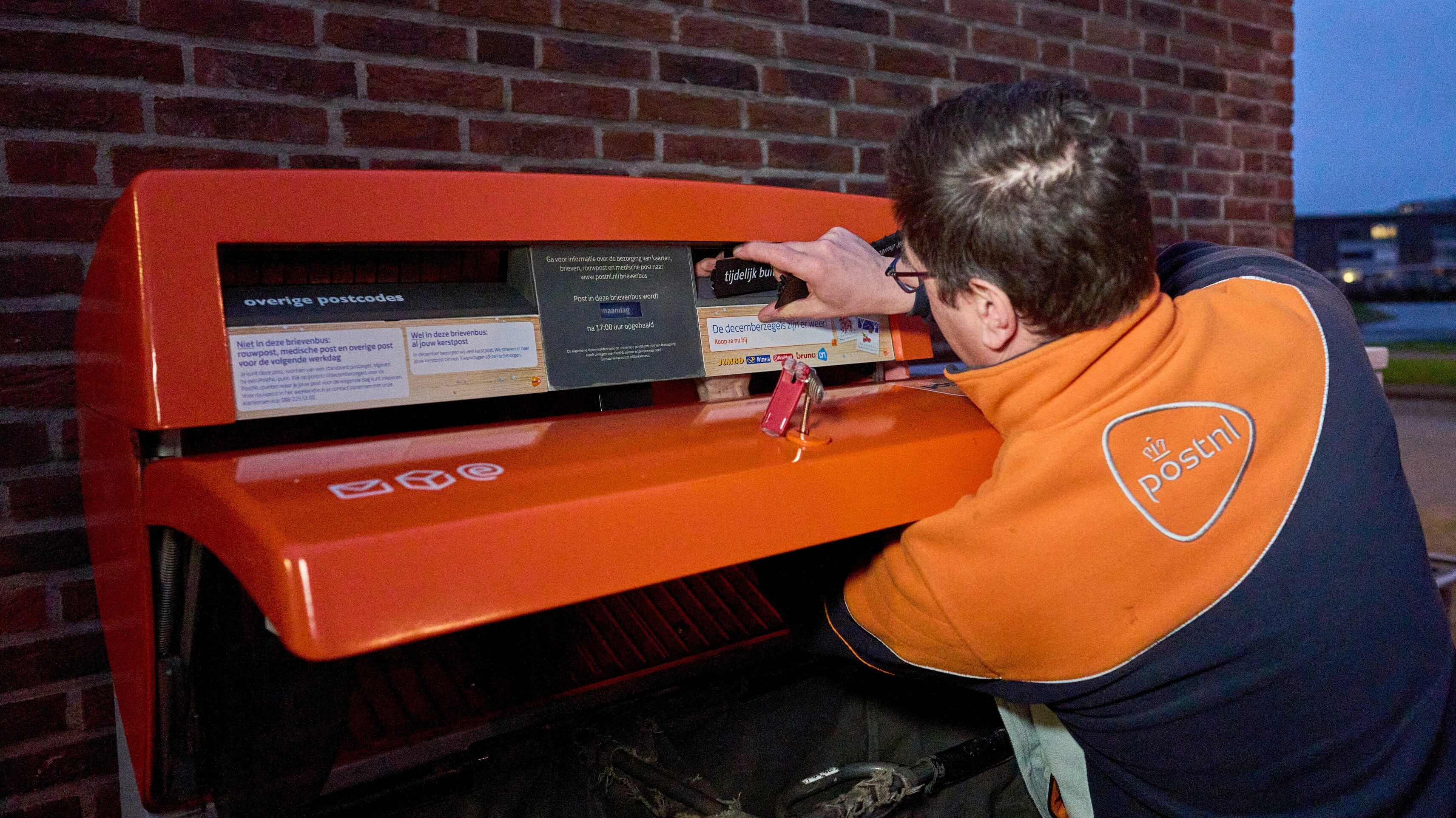 PostNL verwijdert 38 brievenbussen in Friesland: bekijk hier welke dat ...