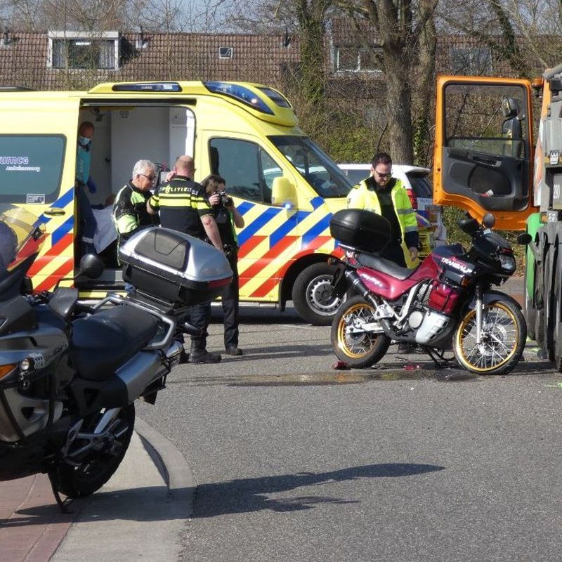 Motorrijder en te hulp schietende vrouw gewond na ongeluk in Beilen ...