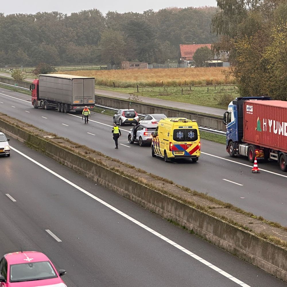 A73 dicht door ongeval: lange file op A2 - L1 Nieuws
