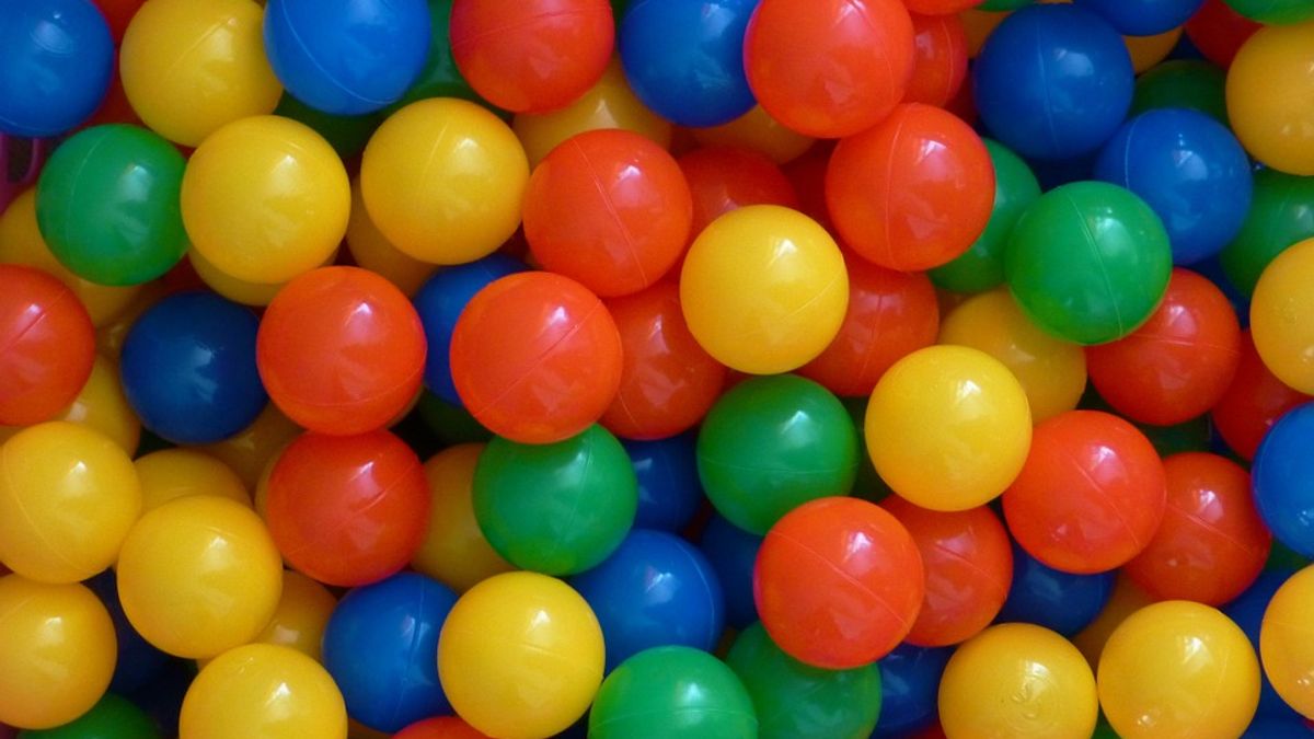 Hoe en hoe vaak worden de ballen in een ballenbak schoongemaakt? - Rijnmond