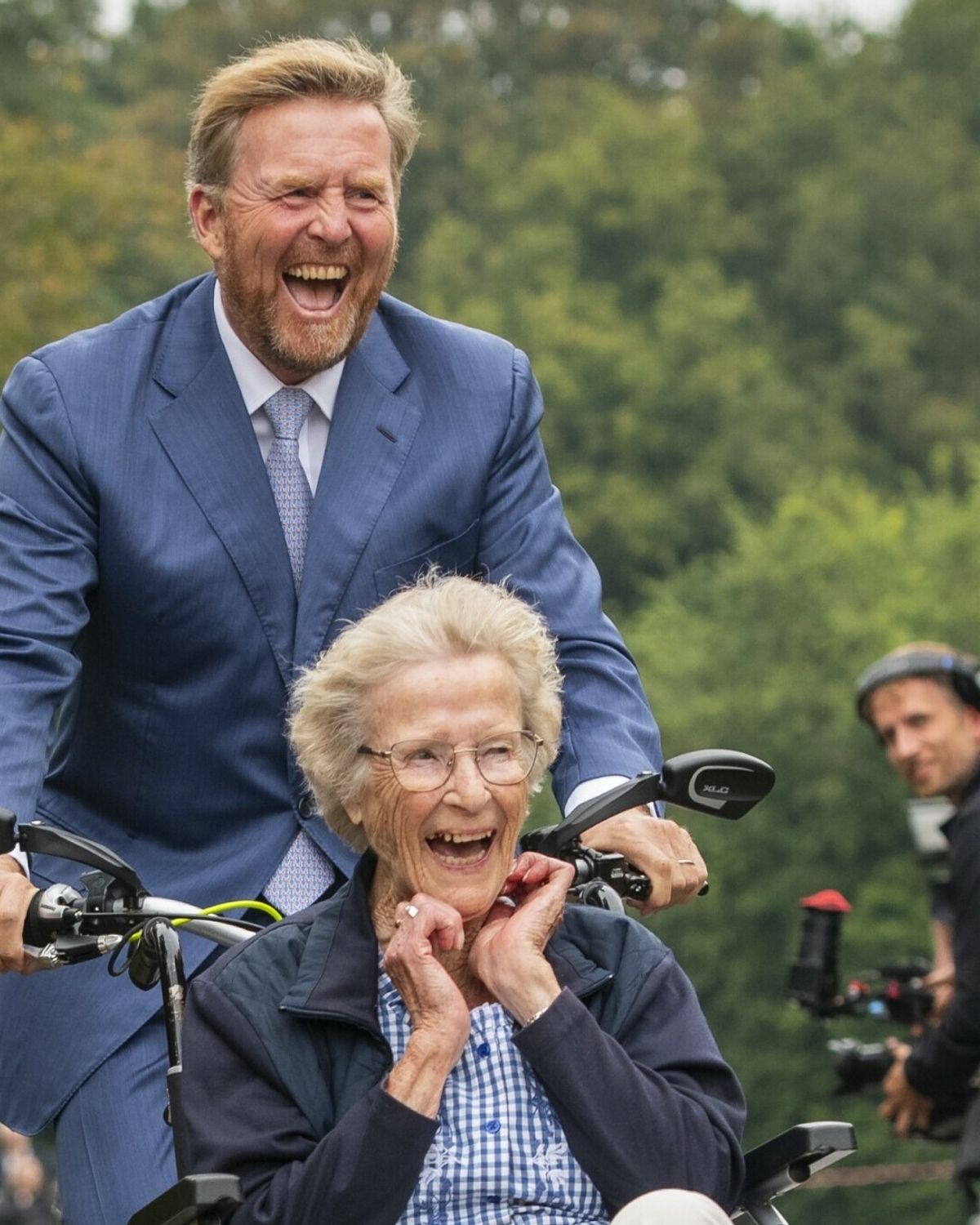 Mei de kening achterop de fyts: de Zonnebloem fiert jubileum yn Murns ...