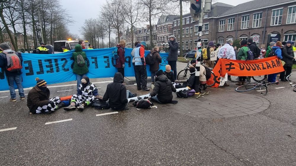 Actievoerders opgepakt in Nijmegen, nieuwe blokkade Oranjesingel ...