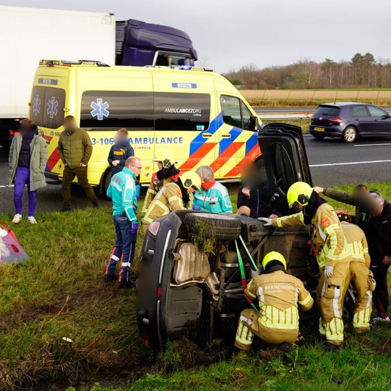 Automobiliste verliest macht over stuur en belandt in sloot - L1 Nieuws