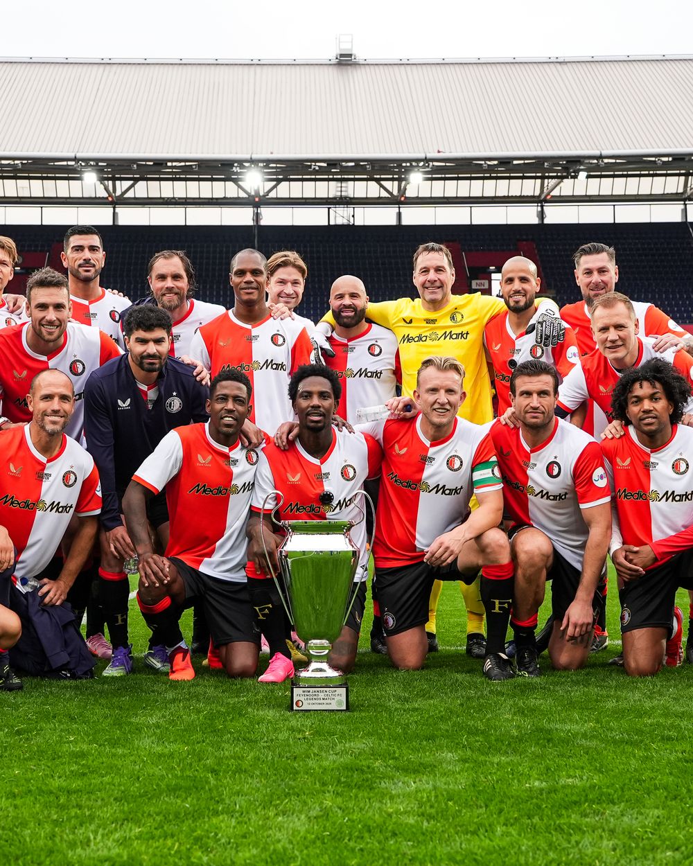 Legendes van Feyenoord genieten van rentree in De Kuip en zien kansen ...