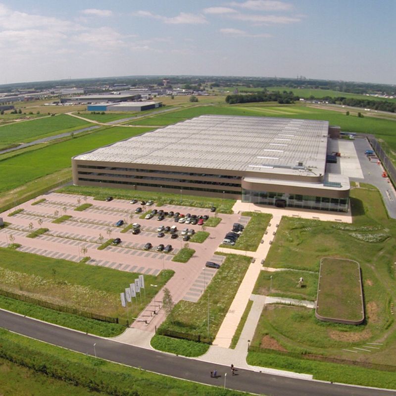 Koning Willem-Alexander opent nieuwe distributiecentrum van Wehkamp in ...