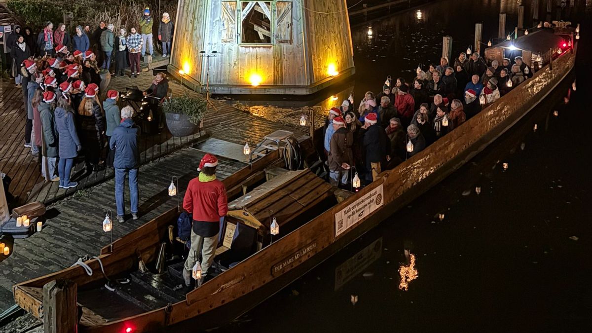 Replica historisch Romeins schip vaart voor Kerst door de Utrechtse ...