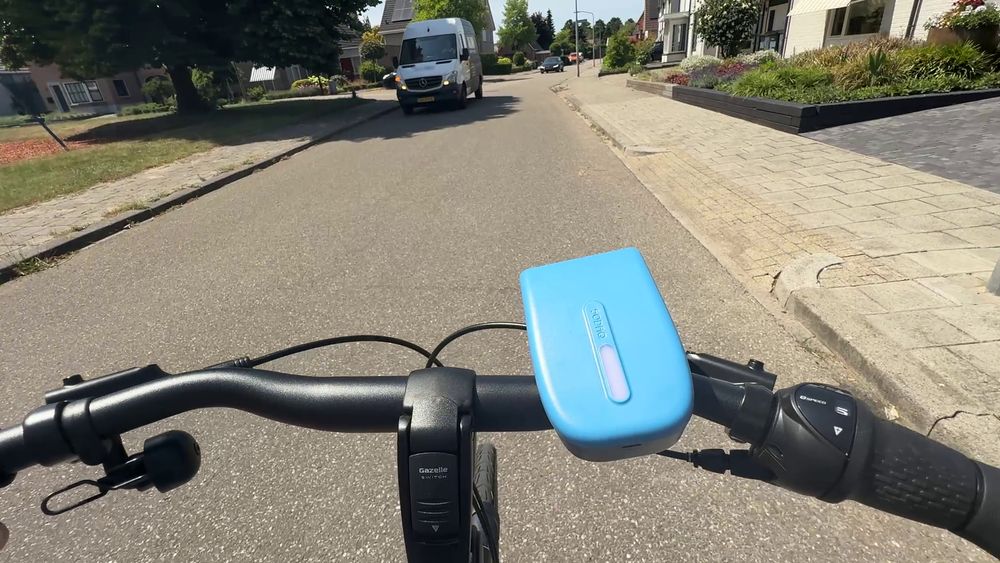 Fiets met elektronische neus: 'snuffelfiets' van scholieren ruikt fijnstof, en met succes - Oost