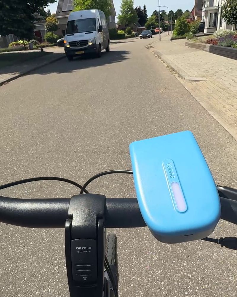 Fiets met elektronische neus: 'snuffelfiets' van scholieren ruikt fijnstof, en met succes - Oost