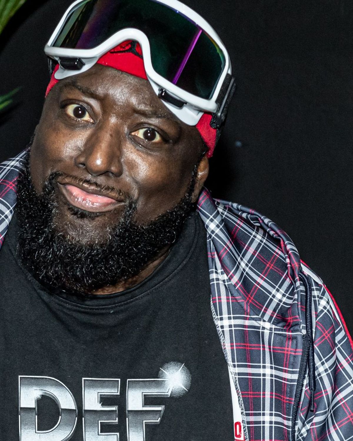 Geschokte reacties op overlijden Def Rhymz: 'Een waar icoon' - Omroep ...