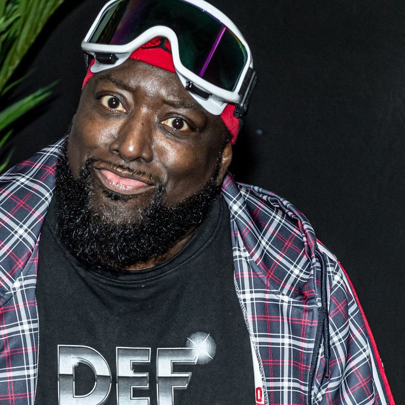 Geschokte reacties op overlijden Def Rhymz: 'Een waar icoon' - Omroep ...