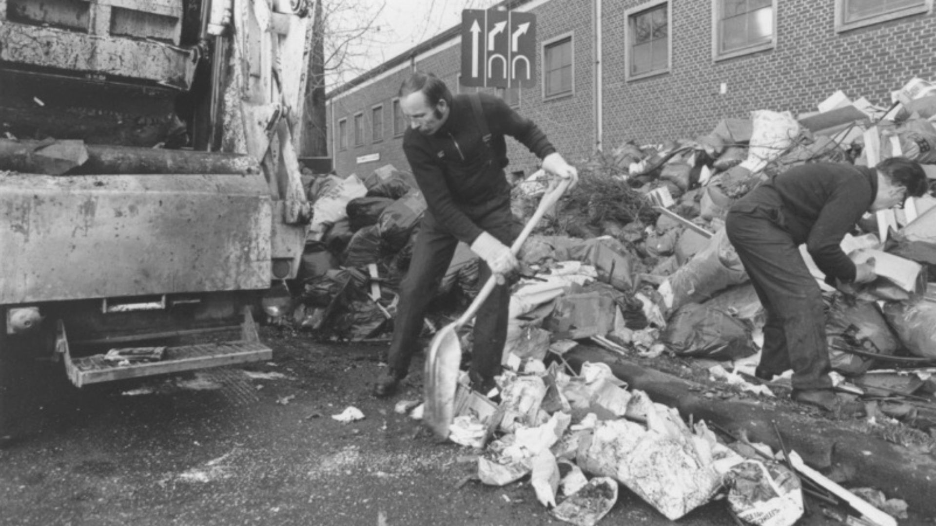 Staking Rotterdam 40 jaar geleden: Het vuilnis lag wekenlang metershoog ...