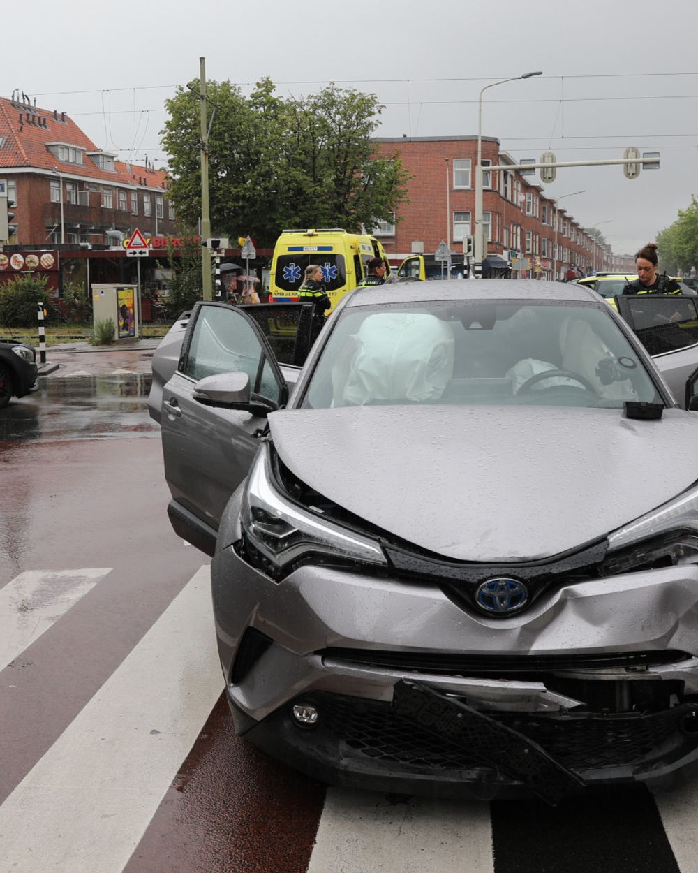 Gewonden door botsing op kruispunt - Omroep West
