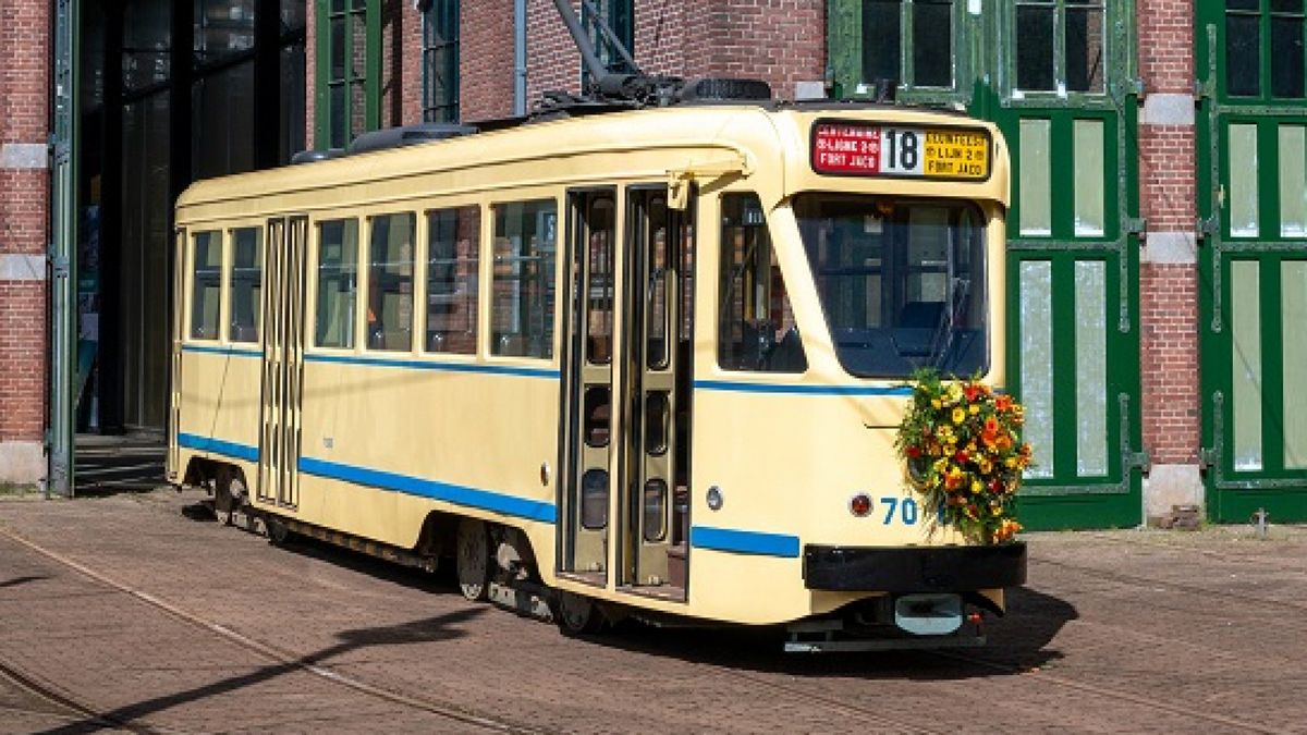 Bijzonder: historische tram rijdt met Pasen door Den Haag - Omroep West