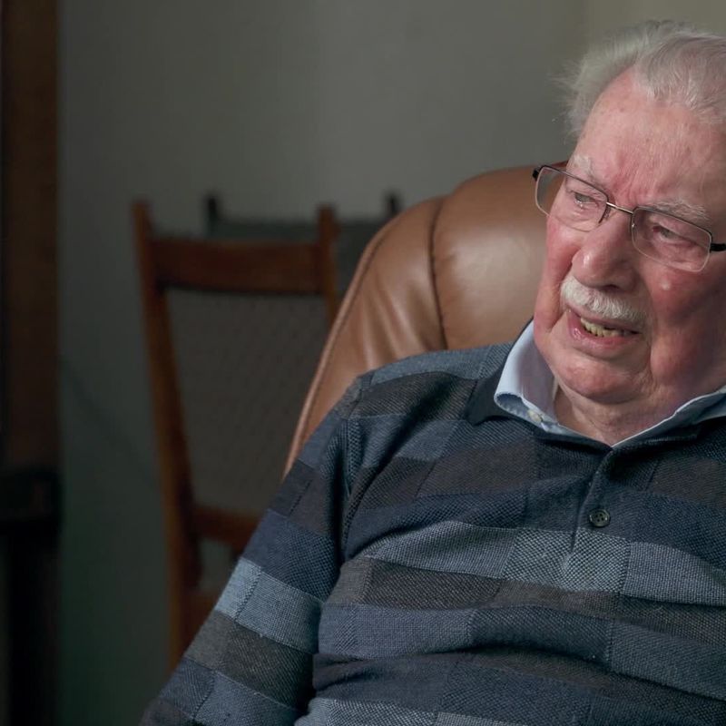 80 jaar na de oorlog nog in tranen, Theo (98) was de laatste ooggetuige ...