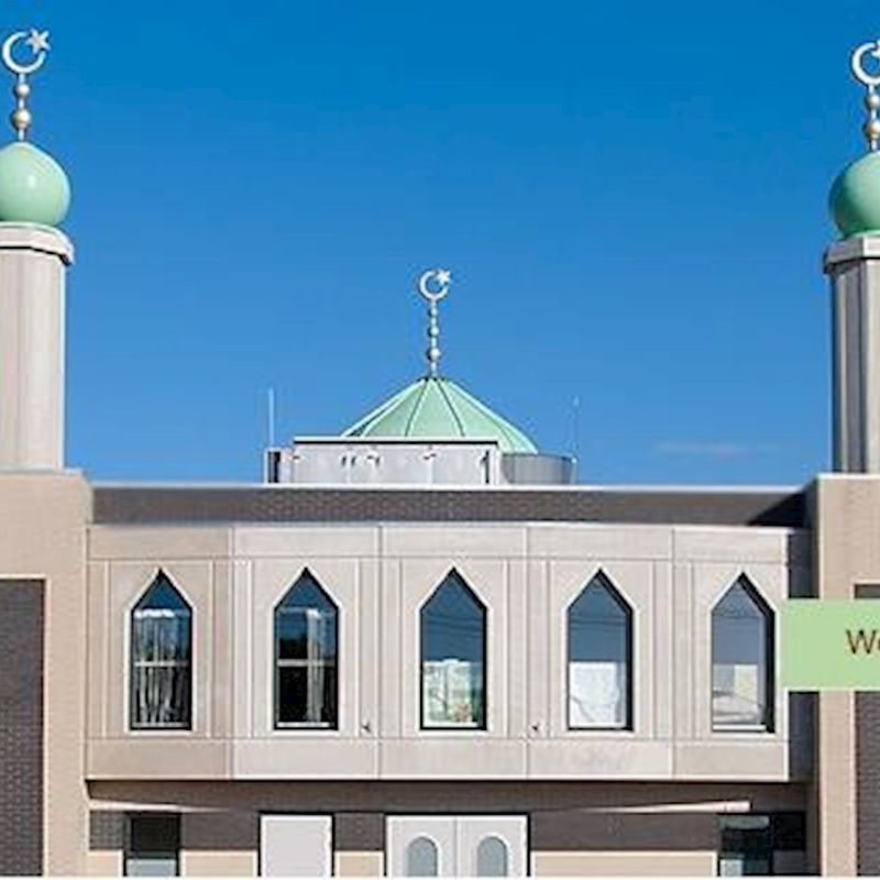 Man uit Schalkhaar neergestoken bij moskee Almere - Oost