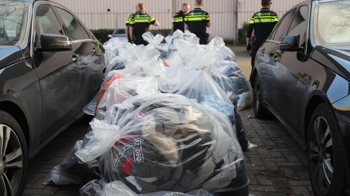 Zakken vol nep merkkleding in beslag genomen in Den Haag - Omroep West
