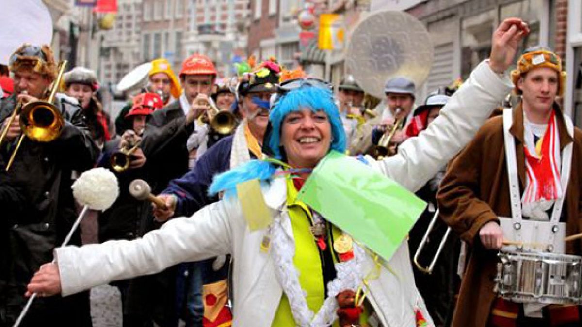 Ouderen vieren carnaval in Zevenaar - Omroep Gelderland