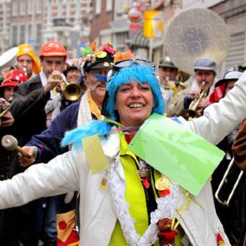 Ouderen vieren carnaval in Zevenaar - Omroep Gelderland