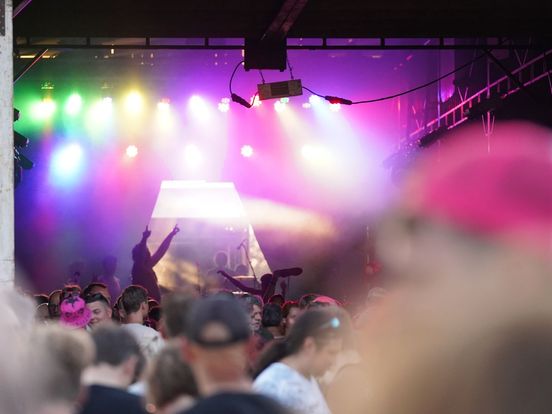 Bekijk de eerste dag van Zwarte Cross • Armin van Buuren sluit af - Omroep Gelderland