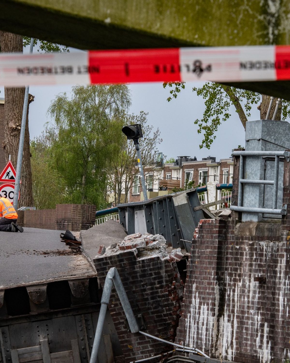 Schipper Rinus de Jong zit vast voor Gerrit Krolbrug: "Wij liggen maar ...