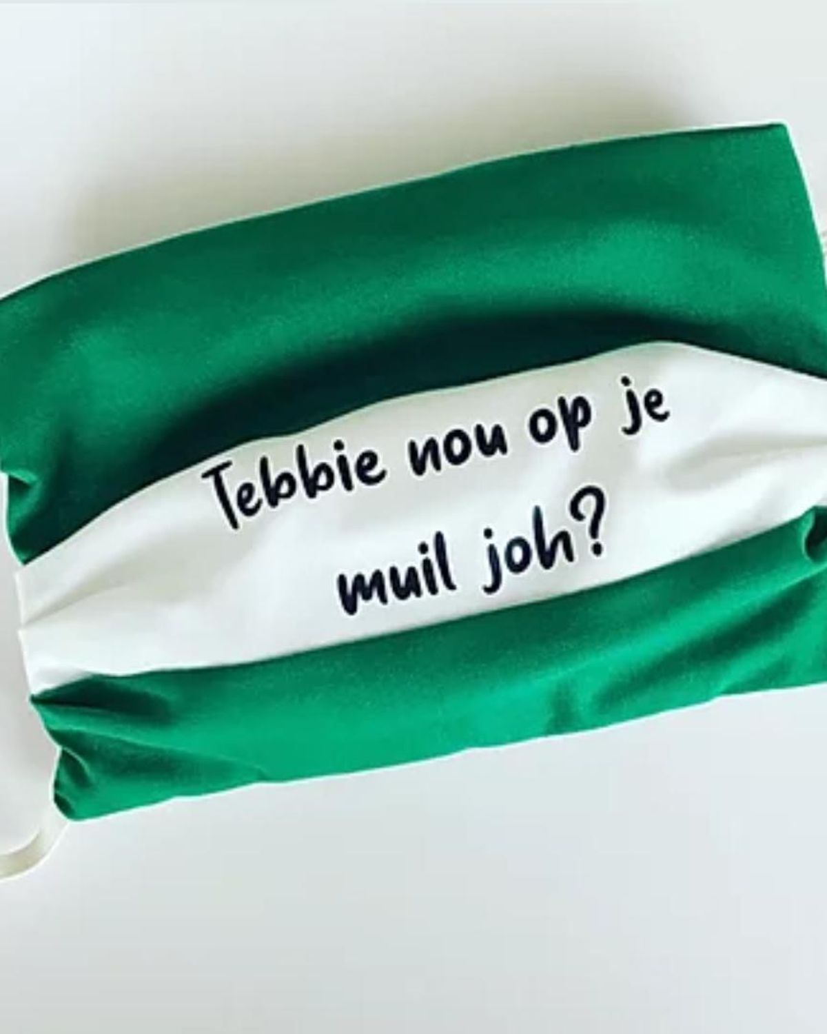 'Tebbie nou op je muil joh'-mondkapjes een grote hit - Rijnmond