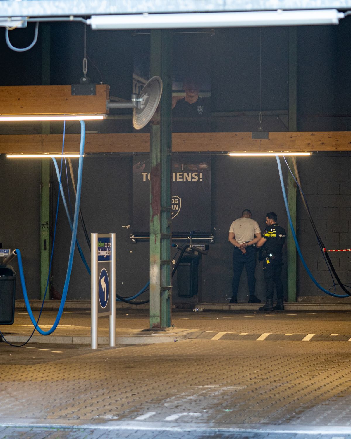 Schietpartij bij autowasserij in Rotterdam-IJsselmonde | Minderjarigen die explosief plaatsten ...