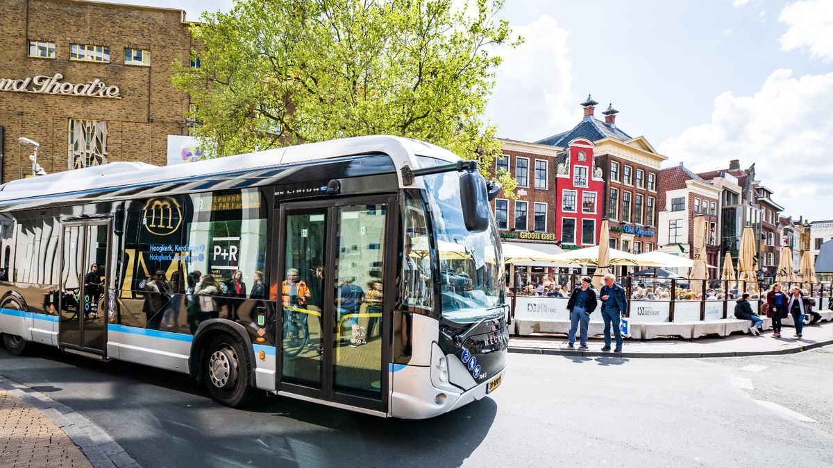 Groninger politiek wil portemonnee trekken voor de bus, maar is het ...