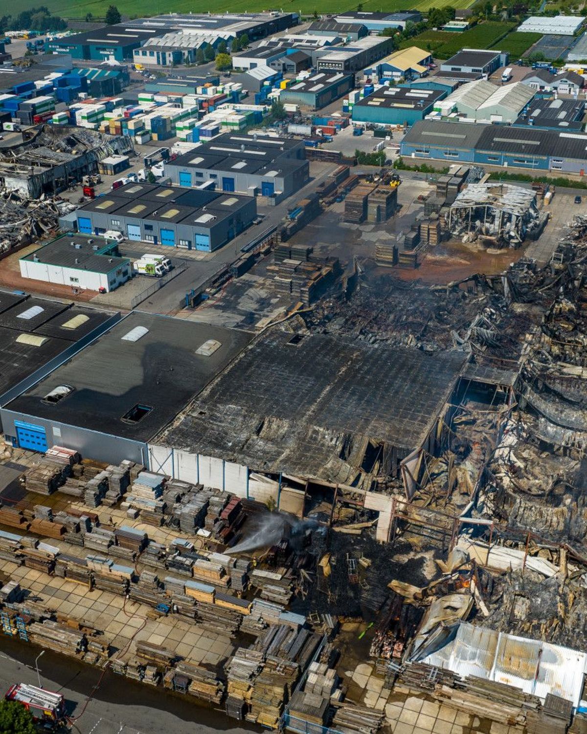 Video: zo ziet het bedrijventerrein in Ter Aar eruit na de grote brand ...