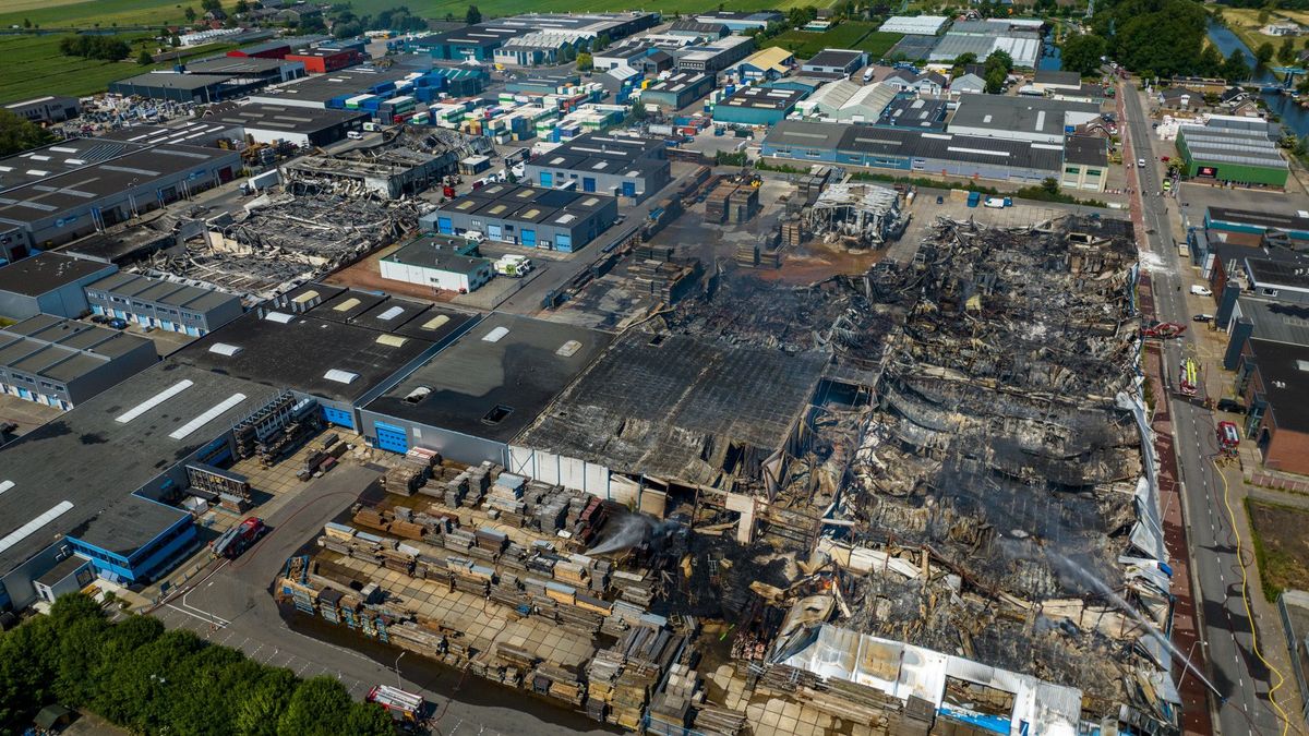 Video: zo ziet het bedrijventerrein in Ter Aar eruit na de grote brand ...