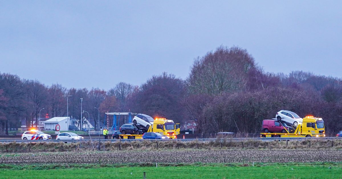 Botsende auto's op A28 zorgen voor flinke files - RTV Drenthe