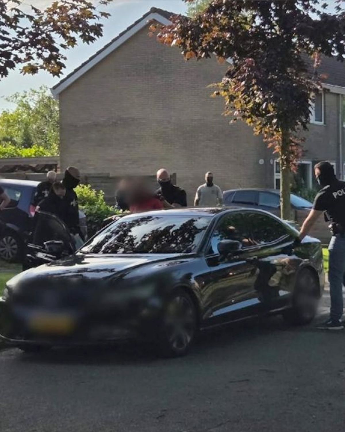 Man út Achtkarspelen oanhâlden foar minskehannel en wytwaskjen - Omrop ...
