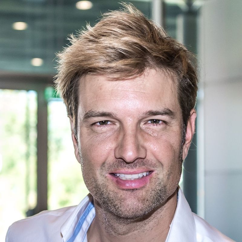 Acteur Bas Muijs gegijzeld: mogelijk meerdere vervolgingen - Omroep ...