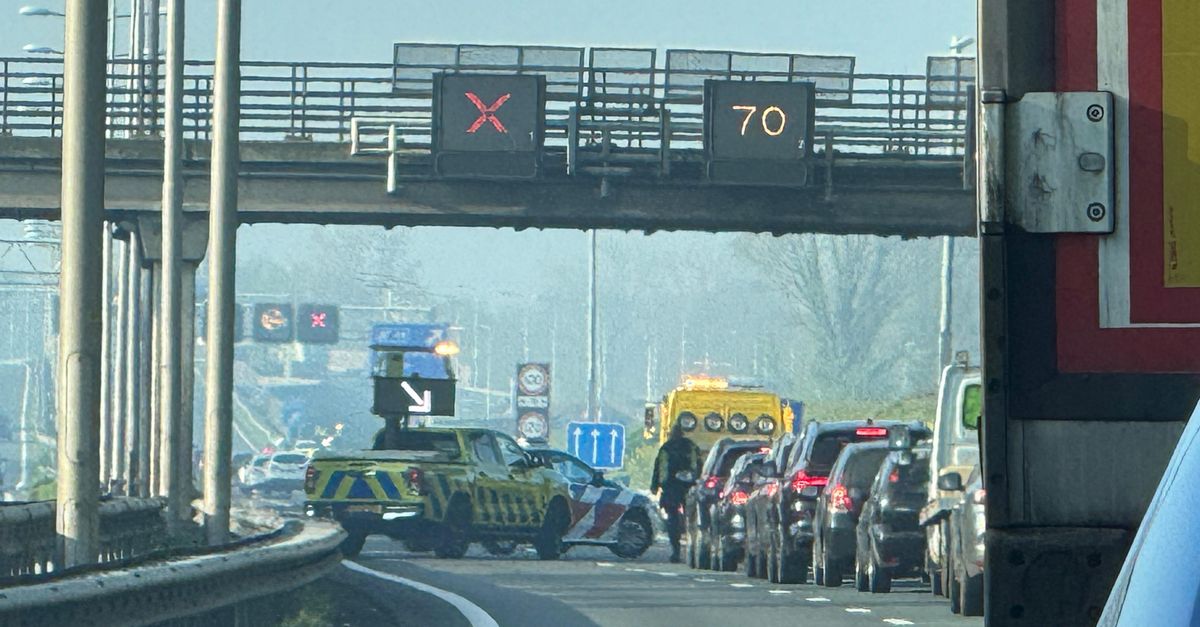 Flinke vertraging tijdens ochtendspits door ongeval op A2 - L1 Nieuws